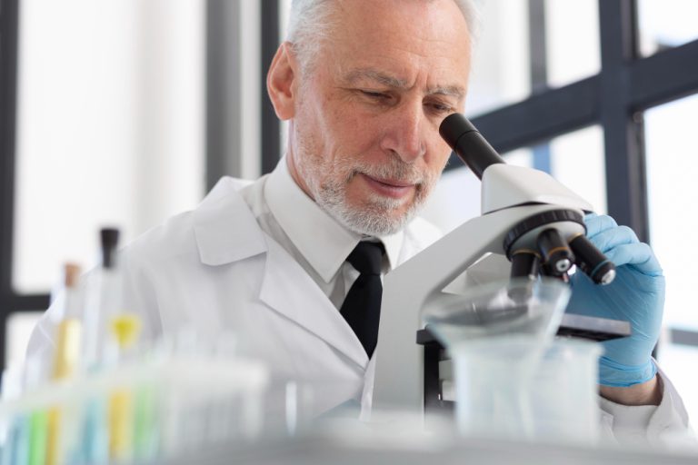 Comment devenir Microbiologiste : ficher métier